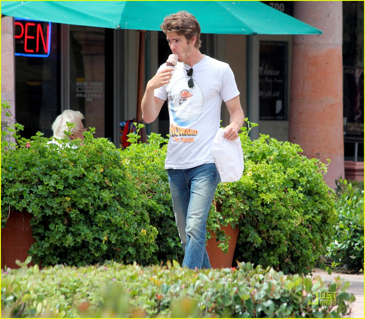 Photo: andrew garfield ice cream 02 | Photo 2570464 | Just Jared ...