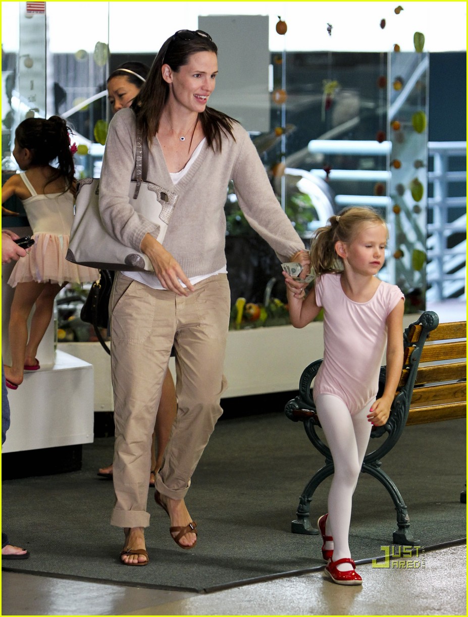 Jennifer Garner: Dance Class with Violet!: Photo 2569800 | Ben Affleck ...