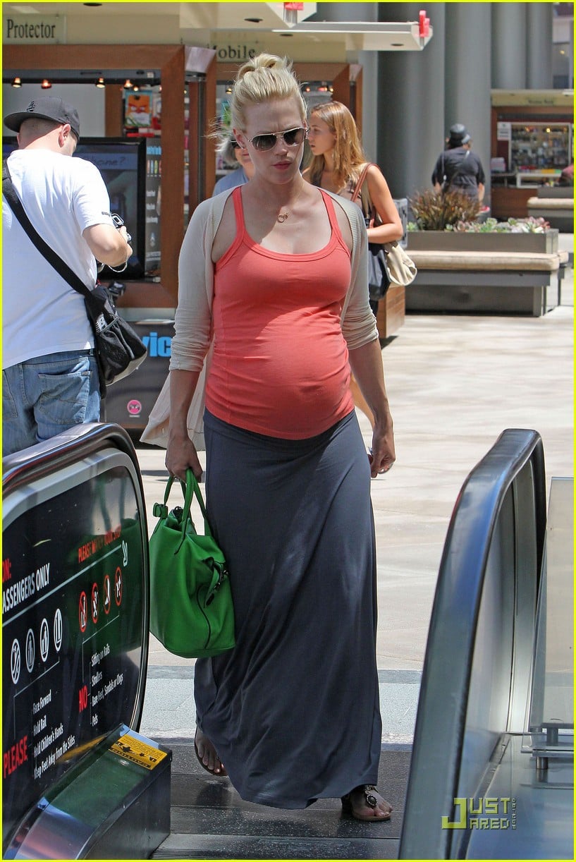 January Jones: Baby Bump at the Mall!: Photo 2566471 | January Jones ...