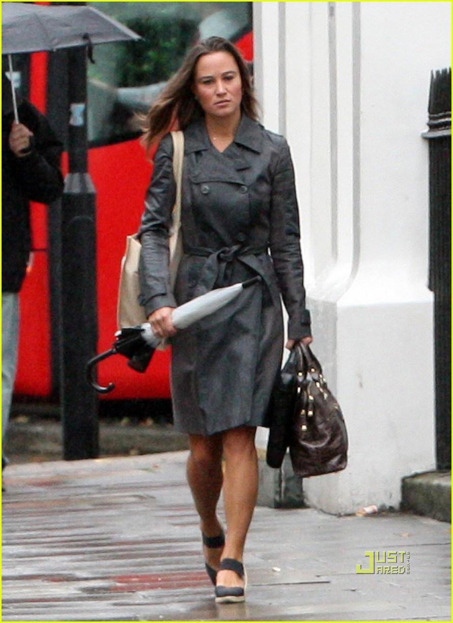 Pippa Middleton & Duchess Kate: Seaside Stroll: Photo 2572680 | Kate ...