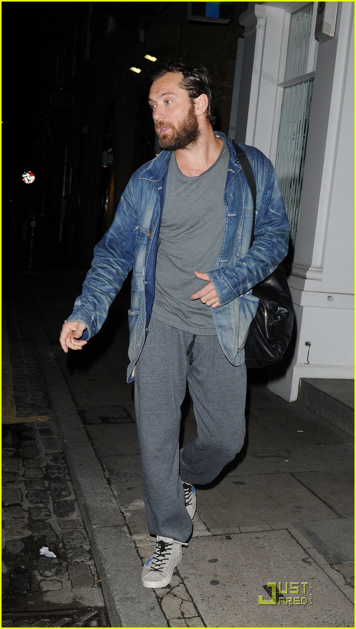 Jude Law: Post Show Theatre Exit: Photo 2571119 | Jude Law Photos ...