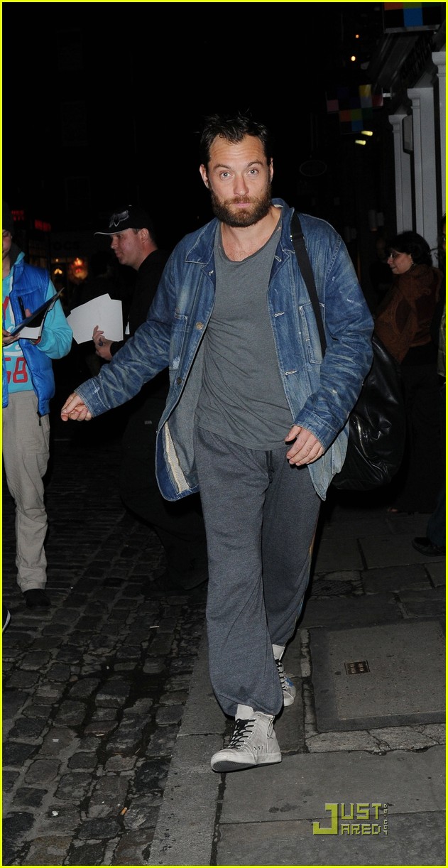 Jude Law: Post Show Theatre Exit: Photo 2571121 | Jude Law Photos ...