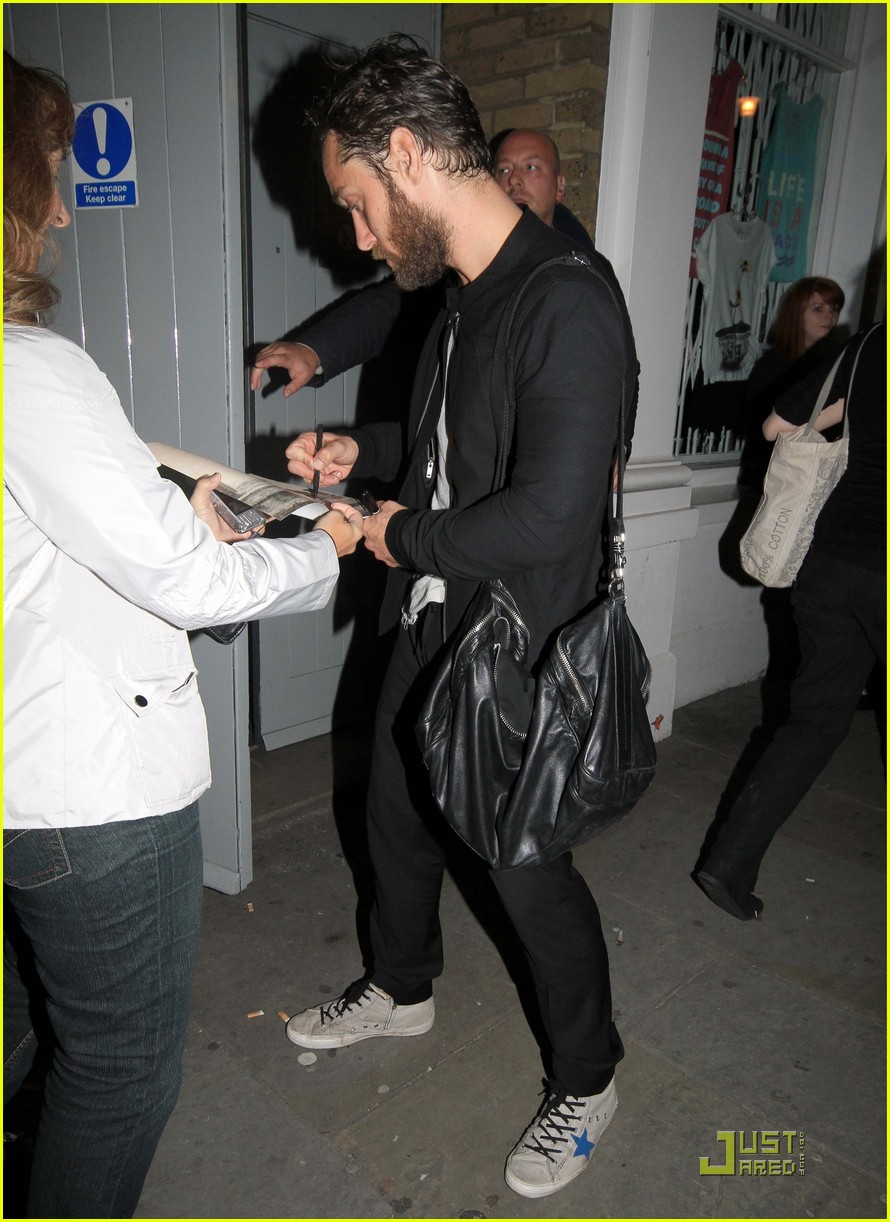 Jude Law: Scruffy Autograph Signer: Photo 2567405 | Jude Law Photos ...