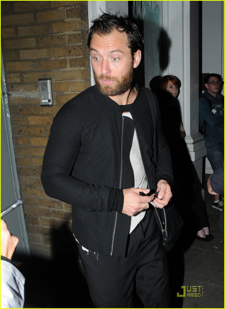 Jude Law: Scruffy Autograph Signer: Photo 2567406 | Jude Law Photos ...