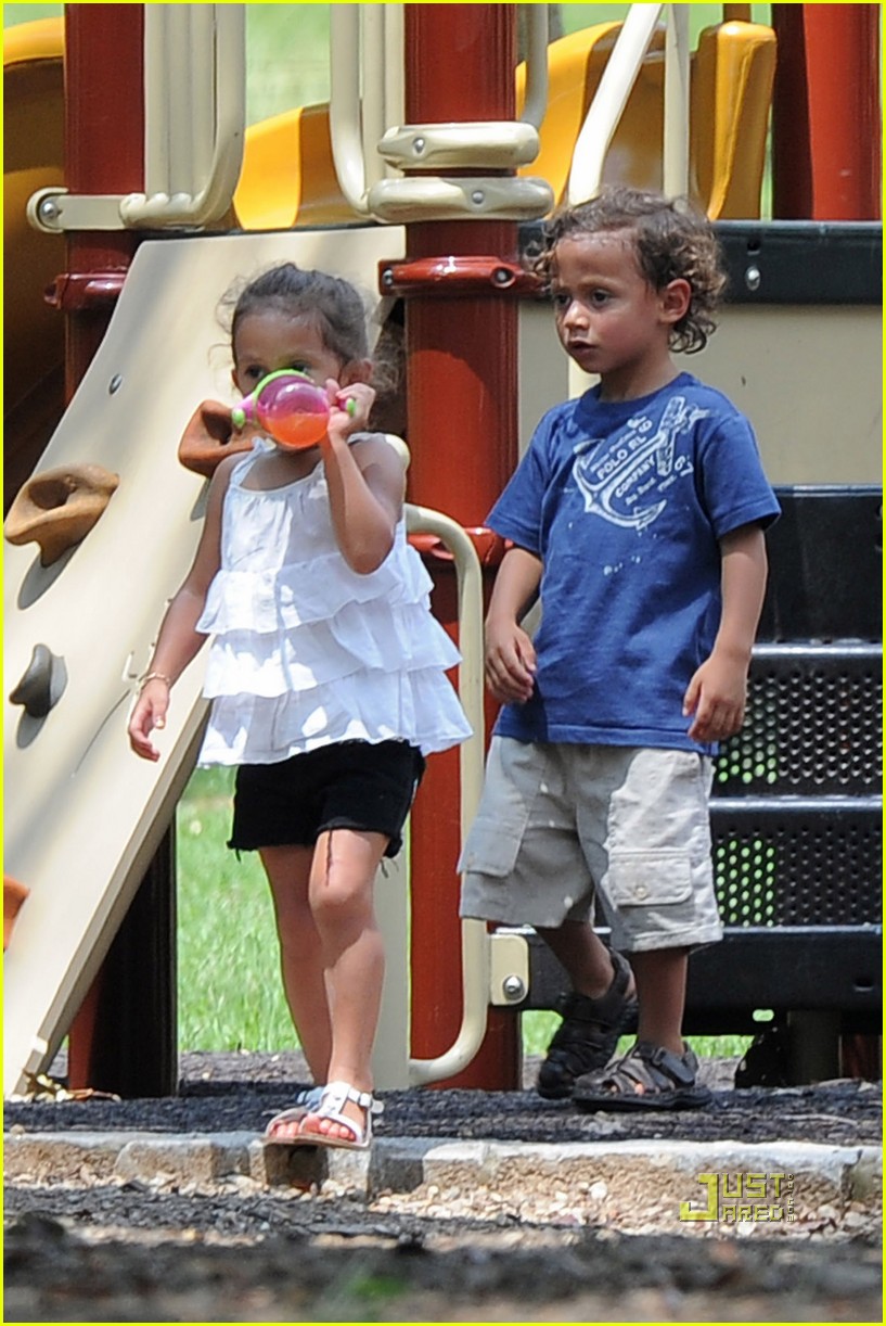 Jennifer Lopez: Playground with Max & Emme!: Photo 2565682 | Celebrity ...