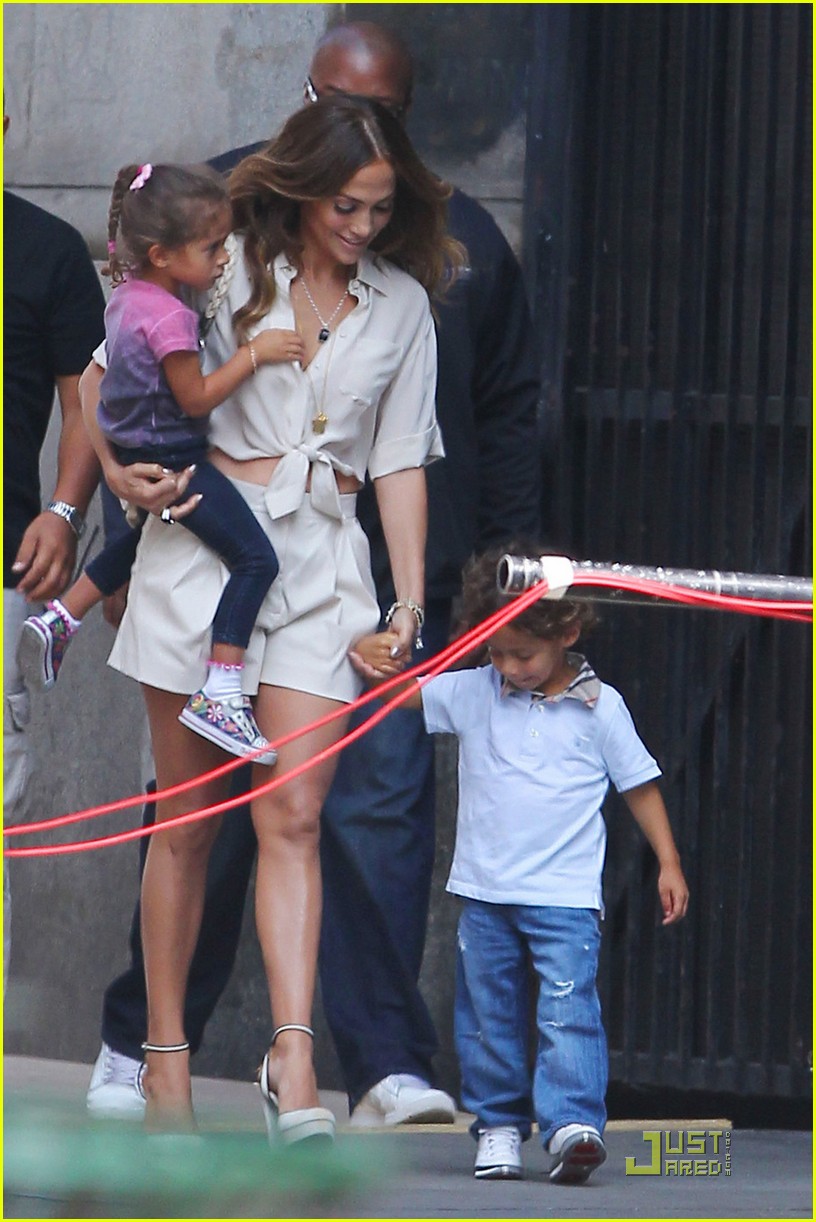 Jennifer Lopez: 'Papi' Shoot with Max and Emme!: Photo 2572297 ...