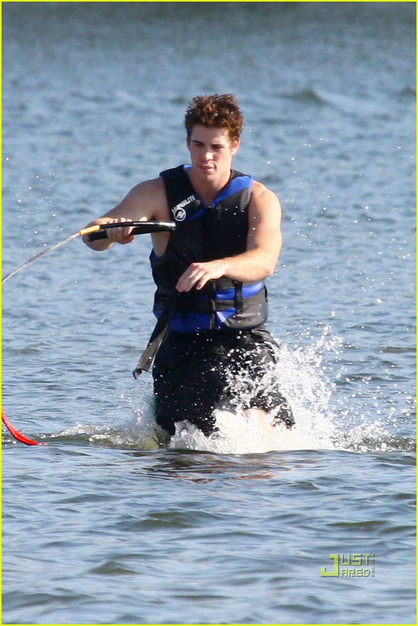 Miley Cyrus: Bikini Bod in Michigan!: Photo 2565732 | Bikini, Liam ...