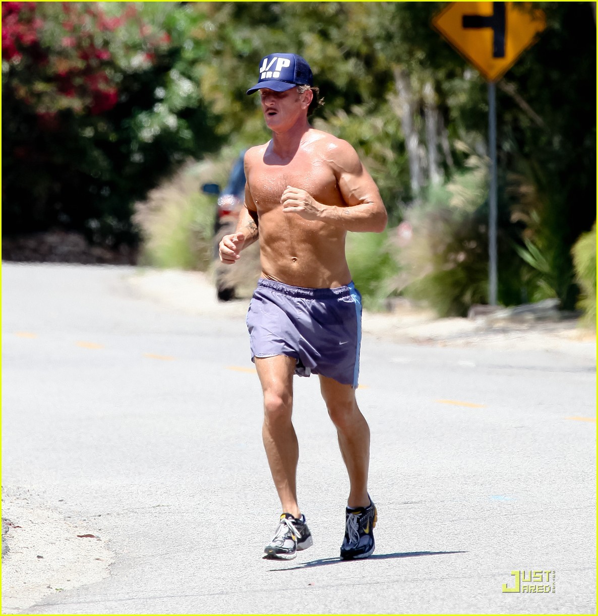 Sean Penn: Shirtless Jogging with Shannon Costello!: Photo 2574307 ...