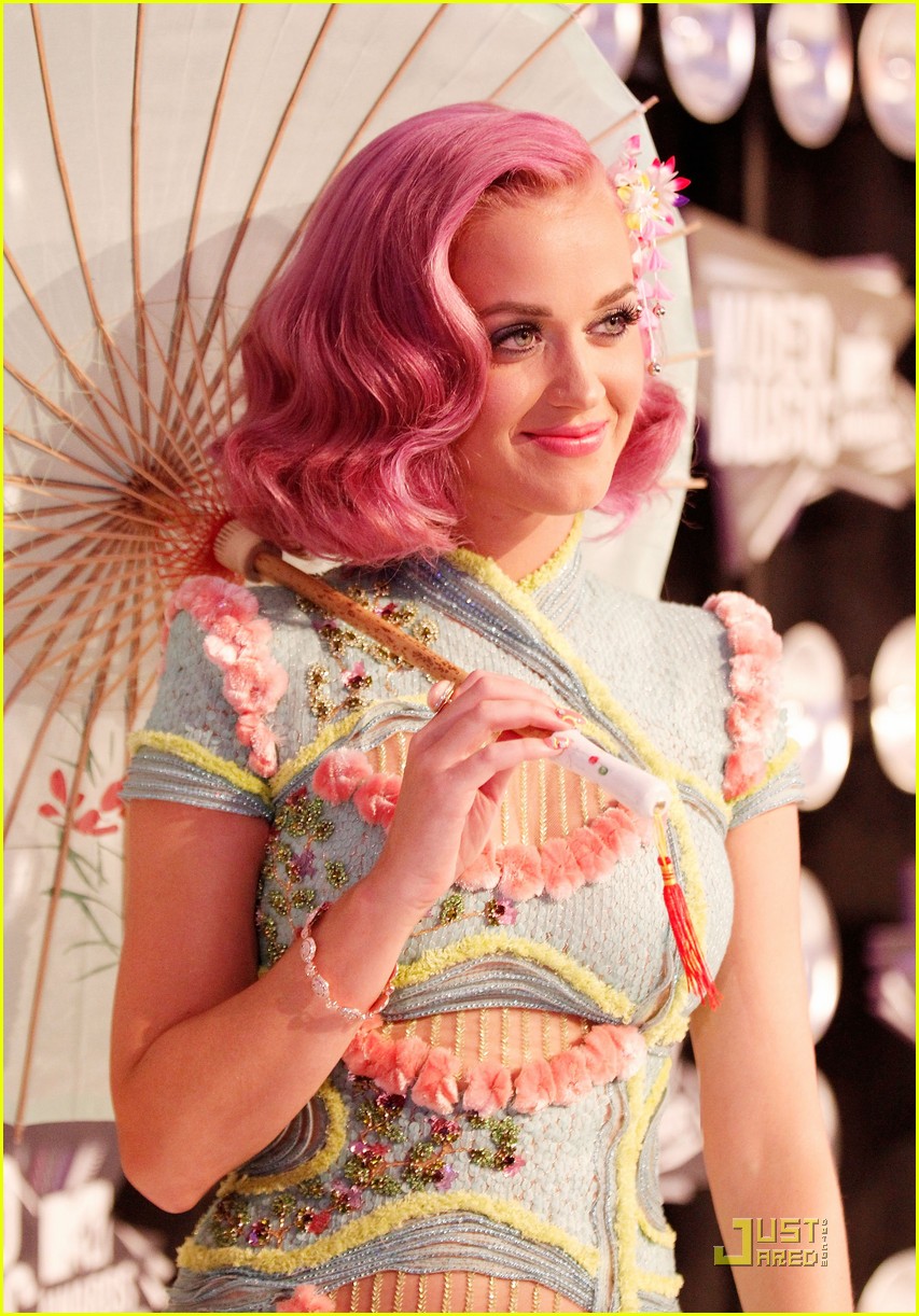 Katy Perry - MTV VMAs 2011 Red Carpet: Photo 2574415 | 2011 MTV VMAs ...