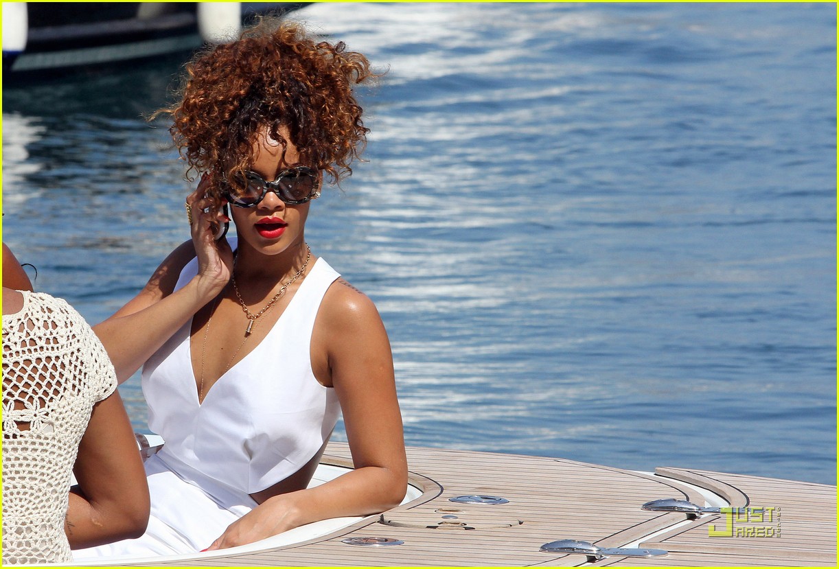 Rihanna Screams for Ice Cream!: Photo 2572950 | Rihanna Photos | Just ...