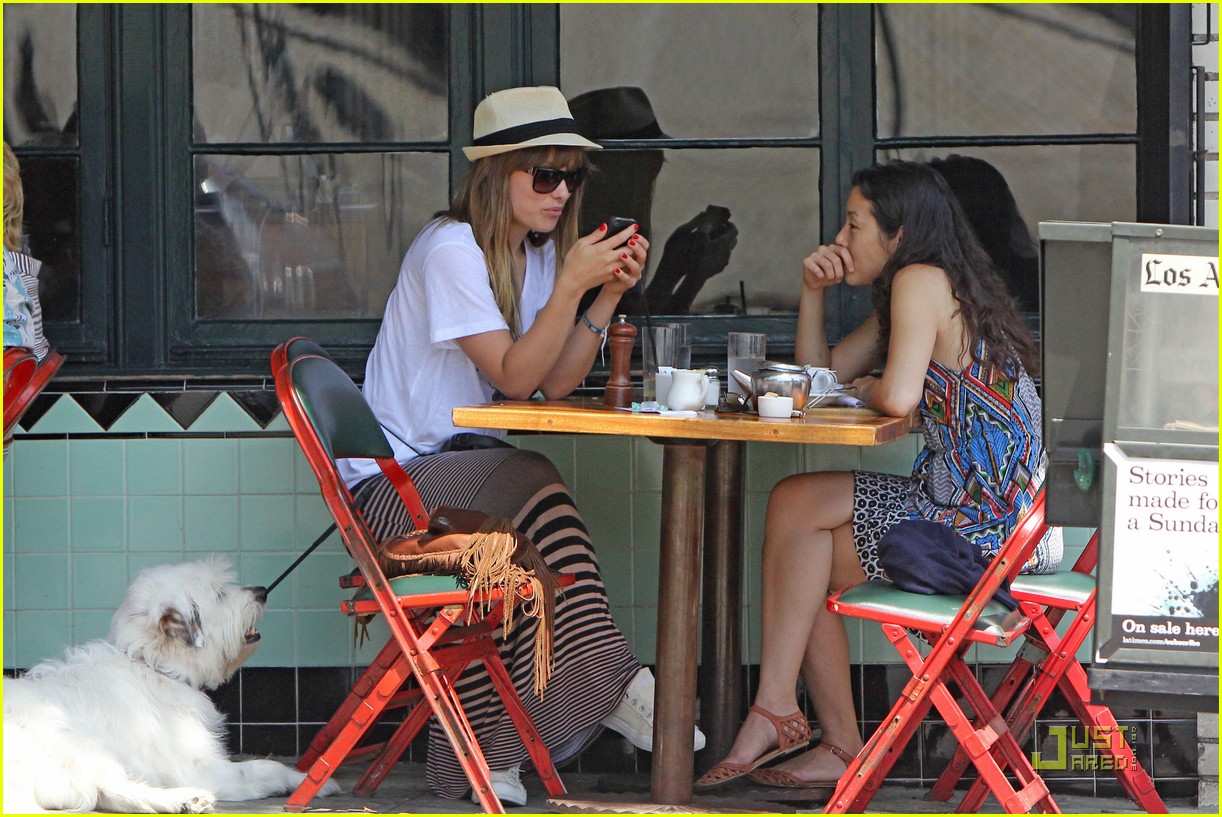 Olivia Wilde: Sunny Saturday with Her Pup!: Photo 2569999 | Olivia ...