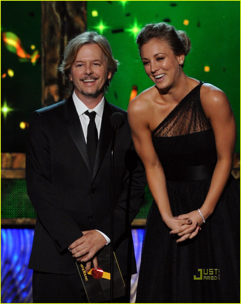 Kaley Cuoco - Emmys 2011 Red Carpet: Photo 2581650 | 2011 Emmy Awards ...