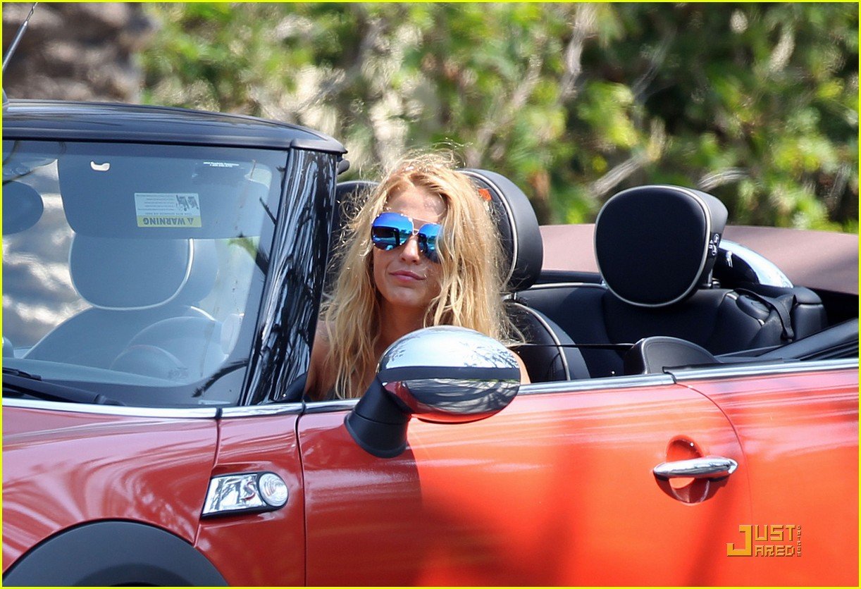 Blake Lively Drives a Mini!: Photo 2579872 | Blake Lively Photos | Just ...