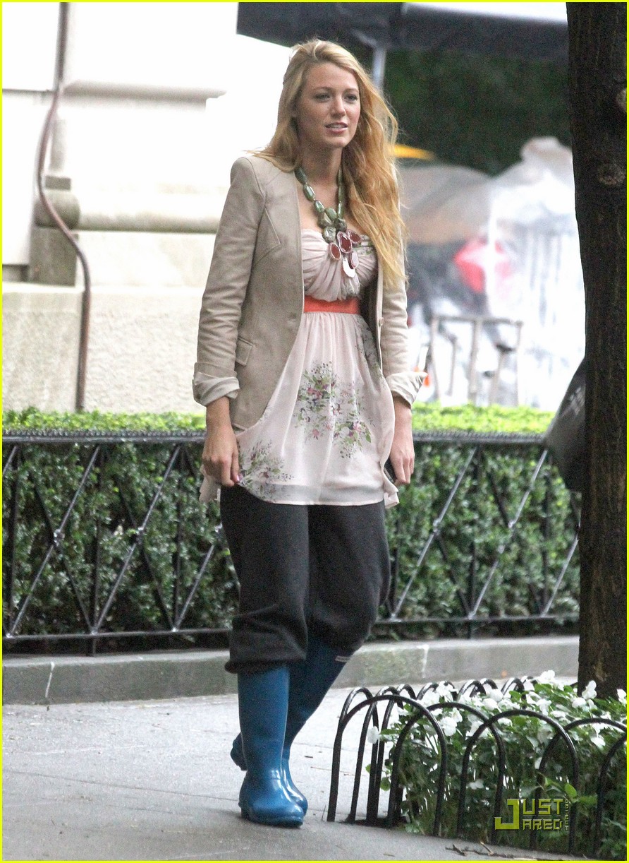 Blake Lively: 'Hick' Clip with Chloe Moretz!: Photo 2577499 | Blake ...