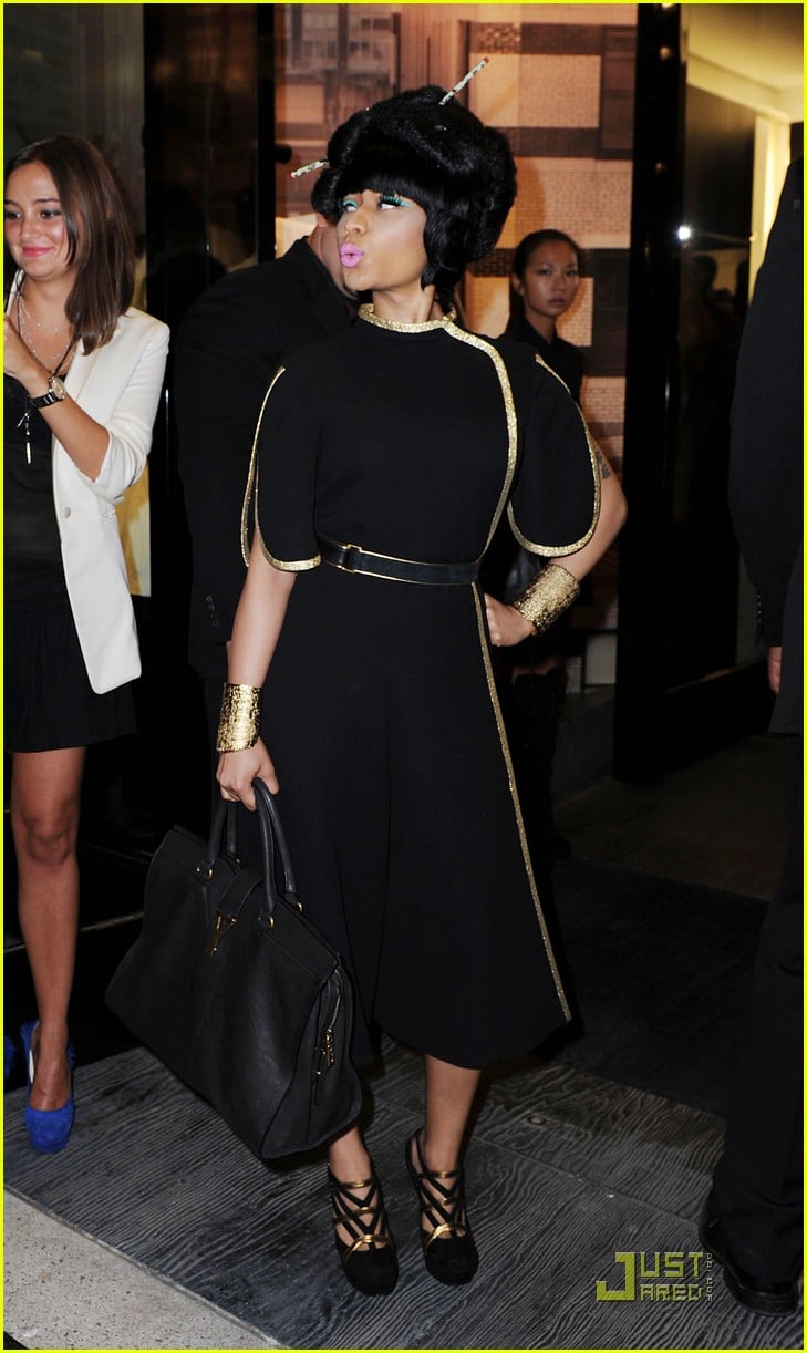 Nicki Minaj Causes Fandemonium During Fashion's Night Out: Photo ...