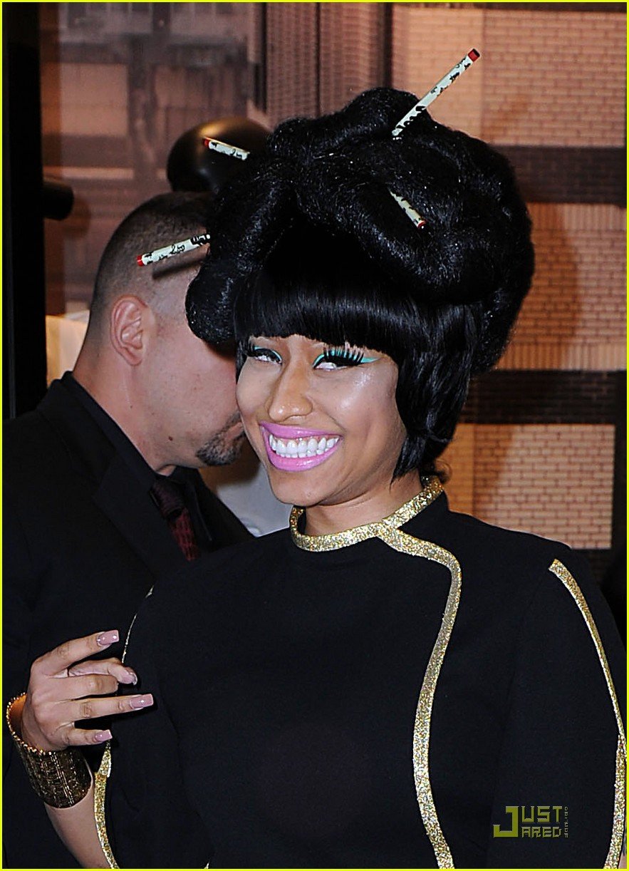 Nicki Minaj Causes Fandemonium During Fashion's Night Out: Photo ...