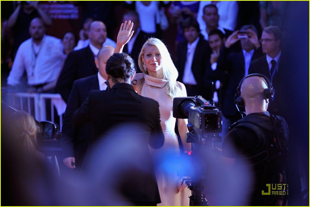 Gwyneth Paltrow Premieres 'Contagion' in Venice: Photo 2576372 ...