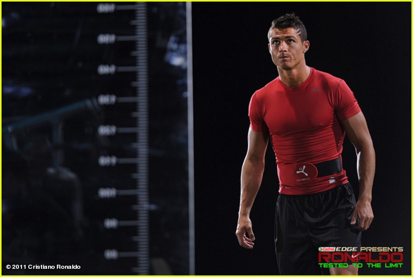 Cristiano Ronaldo: 'Castrol Edge' Sneak Peek!: Photo 2576887 ...