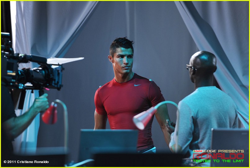 Cristiano Ronaldo: 'Castrol Edge' Sneak Peek!: Photo 2576888 ...