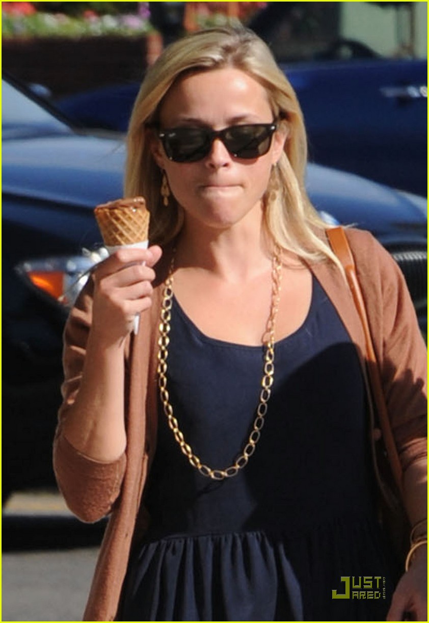 Reese Witherspoon Recovering After Being Hit By Car: Photo 2577545 ...