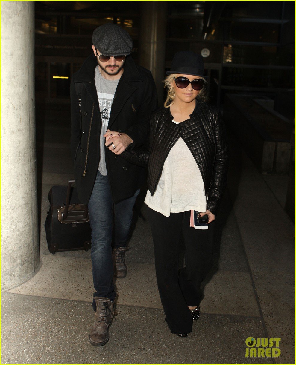 Christina Aguilera & Matt Rutler Hold Hands at LAX: Photo 2588435 ...