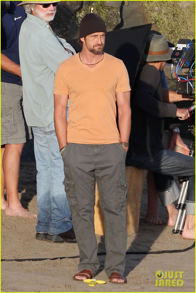 Gerard Butler: 'Of Men and Mavericks' Beach Scenes!: Photo 2589973 ...