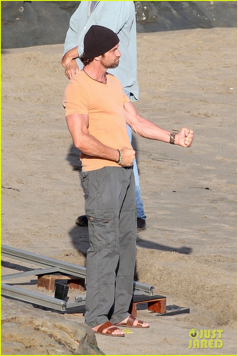 Gerard Butler: 'Of Men and Mavericks' Beach Scenes!: Photo 2589981 ...