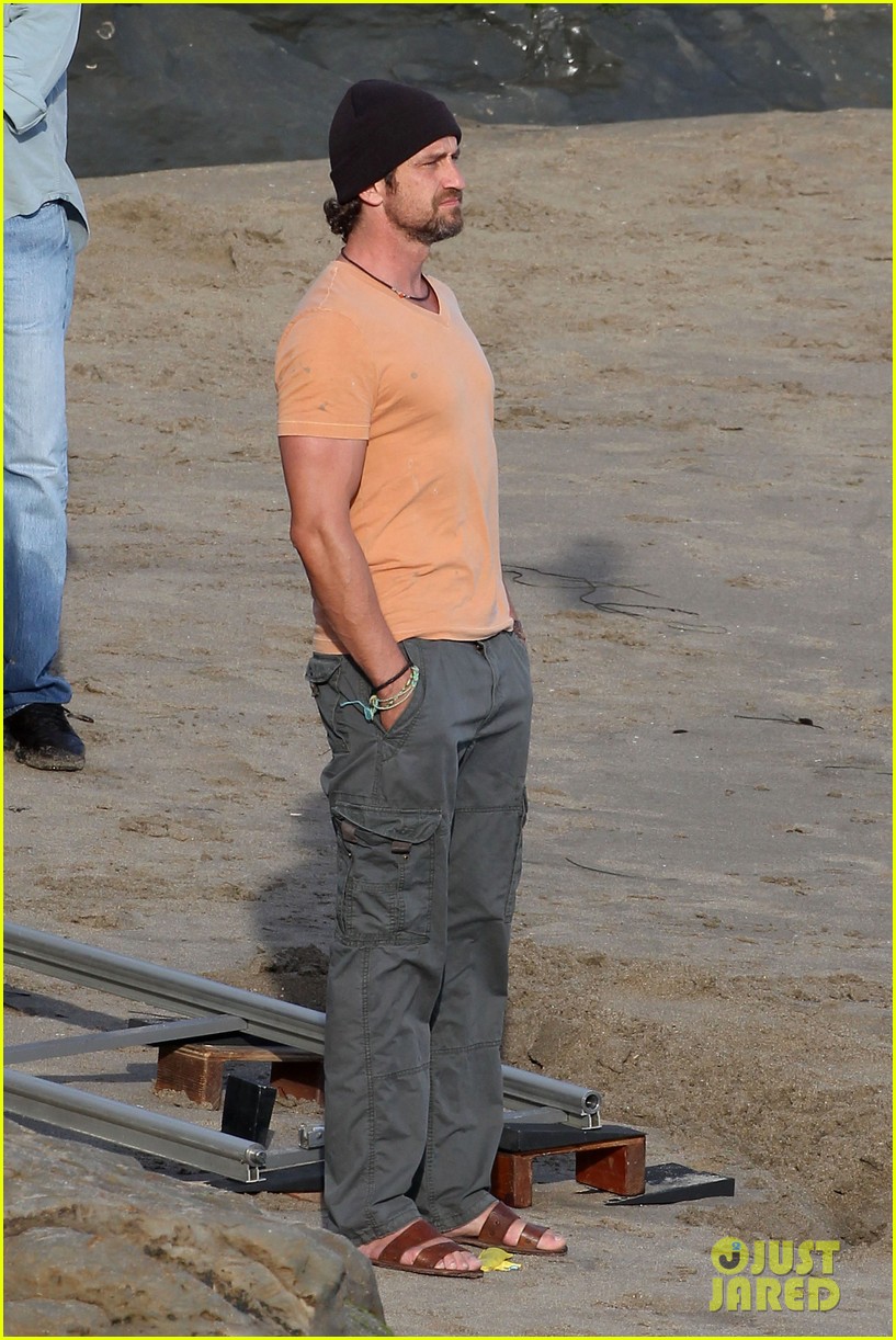 Gerard Butler: 'Of Men and Mavericks' Beach Scenes!: Photo 2589988 ...