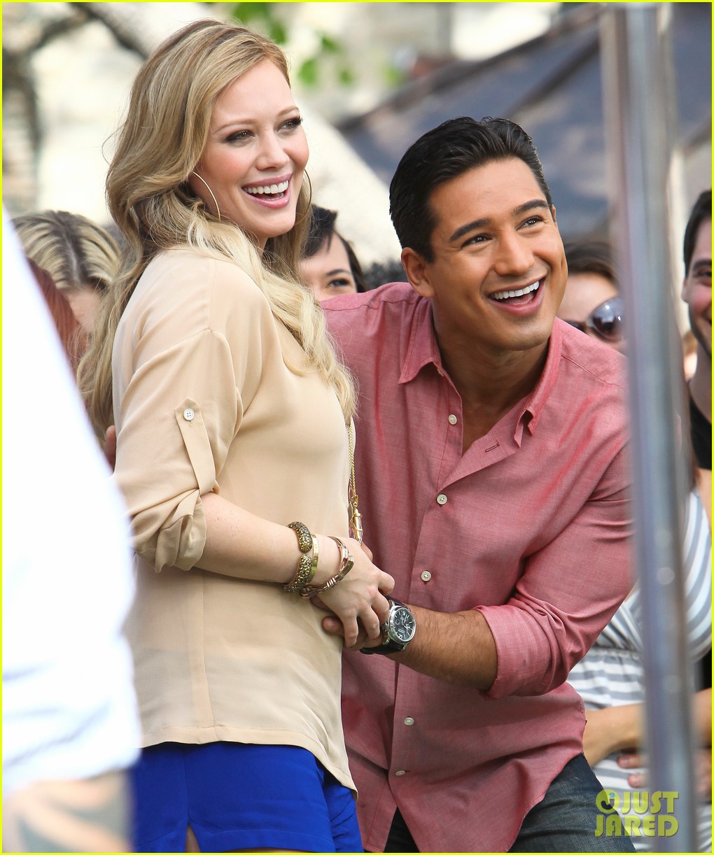 Hilary Duff: 'Extra' Interview with Mario Lopez!: Photo 2590144 ...