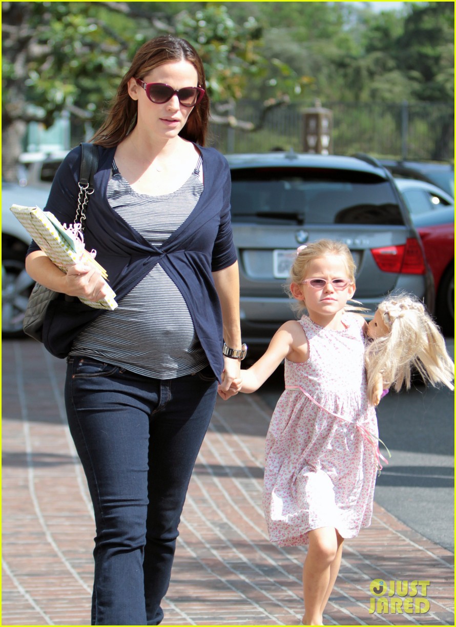 Jennifer Garner & Violet: Grove Gals!: Photo 2590257 | Ben Affleck ...