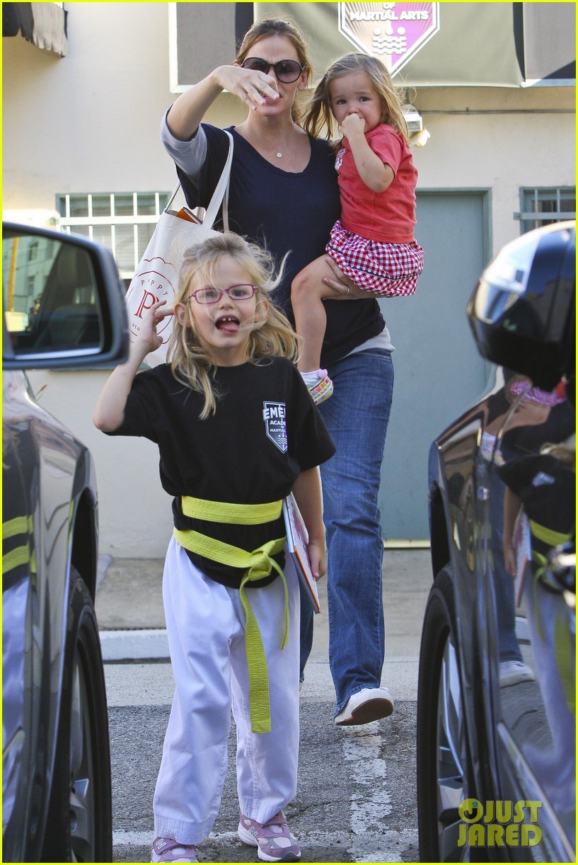 Photo: jennifer garner karate pickup 07 | Photo 2587788 | Just Jared