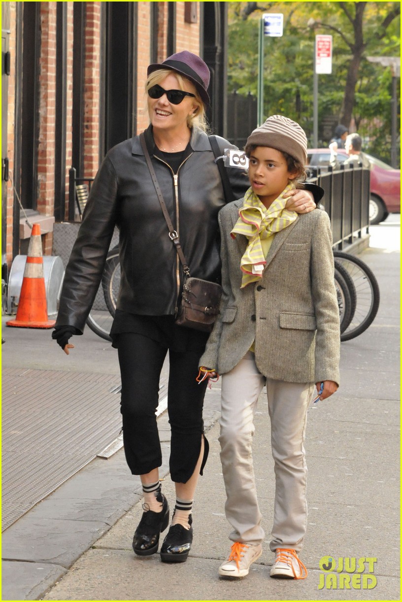 Hugh Jackman Gives Ava a Lift!: Photo 2592928 | Ava Jackman, Celebrity ...