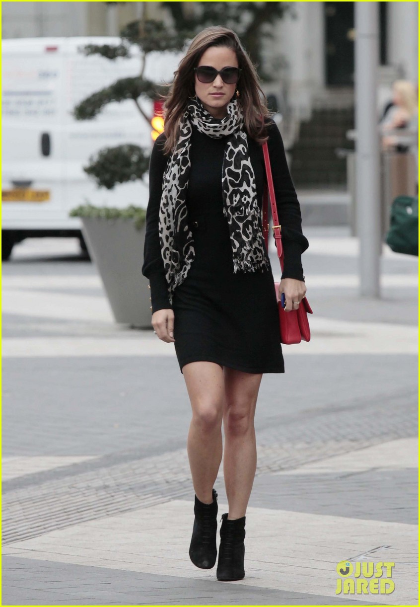 Sienna Miller & Pippa Middleton: All Saints Dinner Duo: Photo 2589645 ...