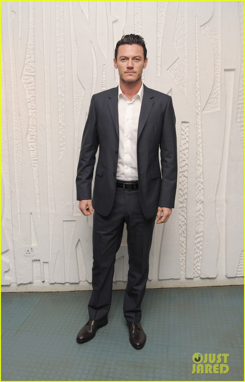 Freida Pinto: Calvin Klein Dinner with Luke Evans!: Photo 2589690 ...