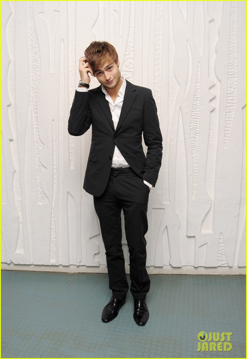 Freida Pinto: Calvin Klein Dinner with Luke Evans!: Photo 2589699 ...