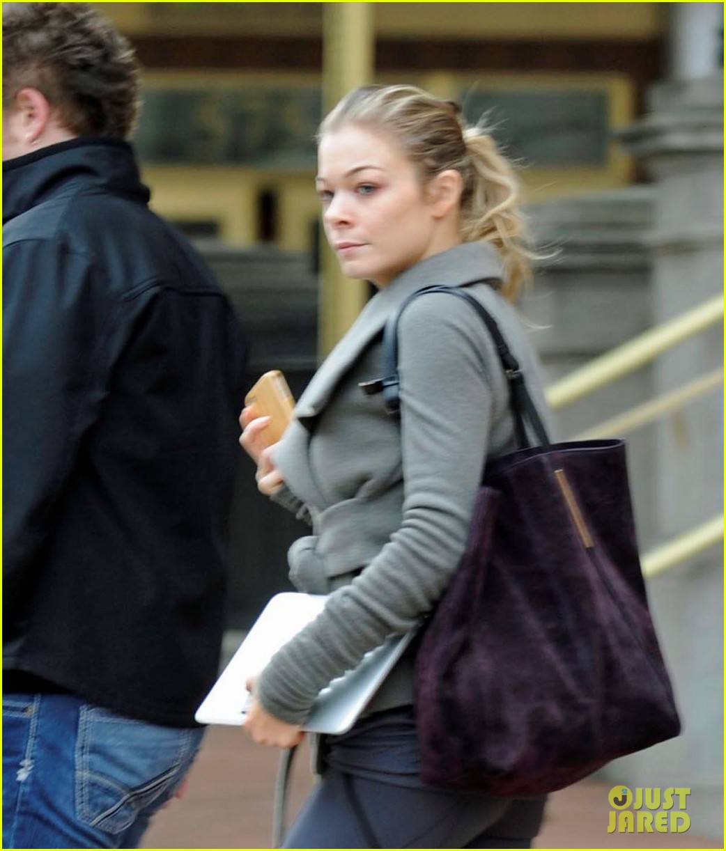 LeAnn Rimes: Snuggle Time on the Bus!: Photo 2592096 | LeAnn Rimes ...