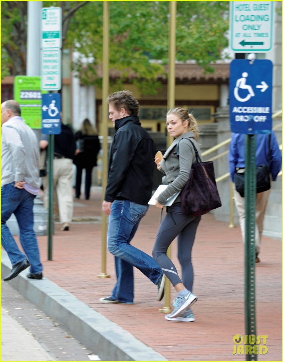 LeAnn Rimes: Snuggle Time on the Bus!: Photo 2592099 | LeAnn Rimes ...