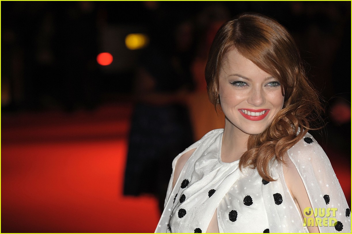 Emma Stone Premieres 'The Help' in London: Photo 2587058 | Emma Stone ...