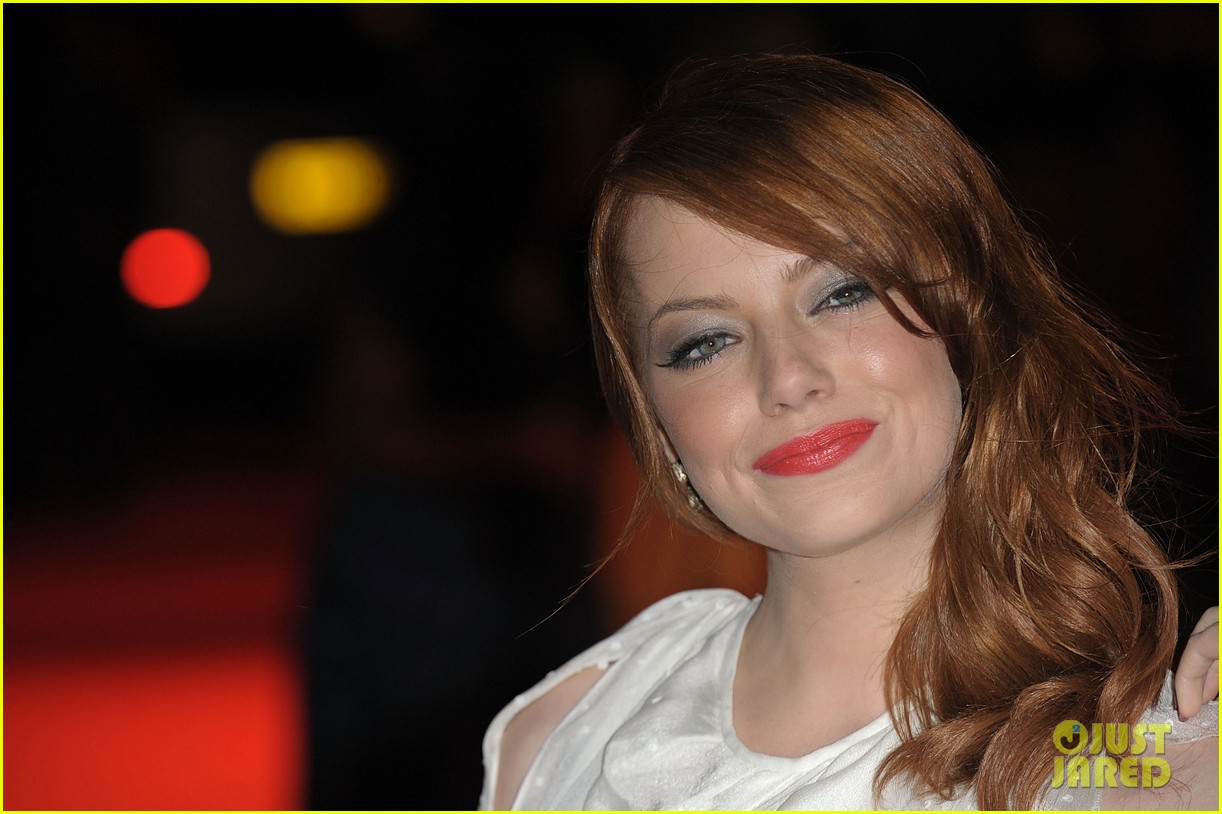 Emma Stone Premieres 'The Help' in London: Photo 2587061 | Emma Stone ...