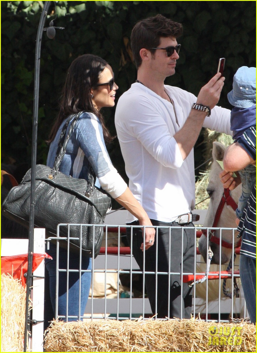 Robin Thicke & Paula Patton: Pumpkin Patch with Julian!: Photo 2588450 ...