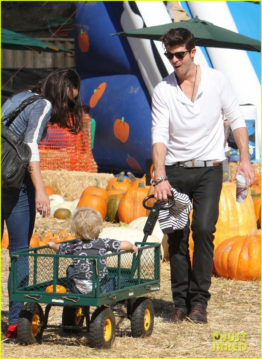 Robin Thicke & Paula Patton: Pumpkin Patch with Julian!: Photo 2588458 ...