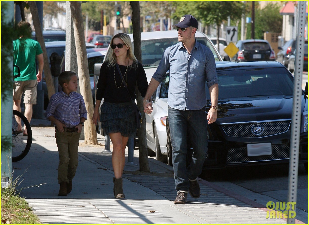 Reese Witherspoon: Family Church Service!: Photo 2586204 | Deacon ...