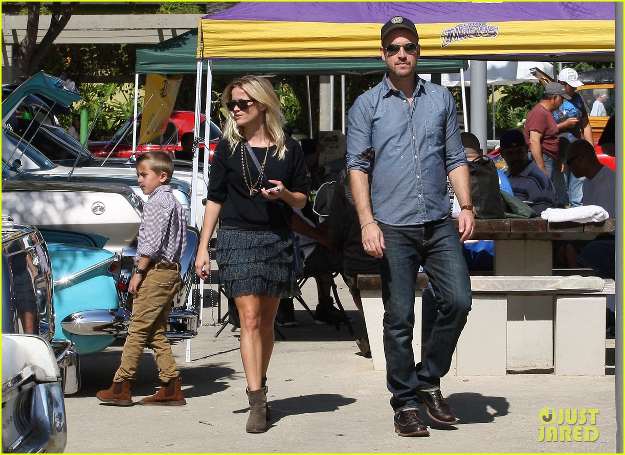 Reese Witherspoon: Family Church Service!: Photo 2586205 | Deacon ...