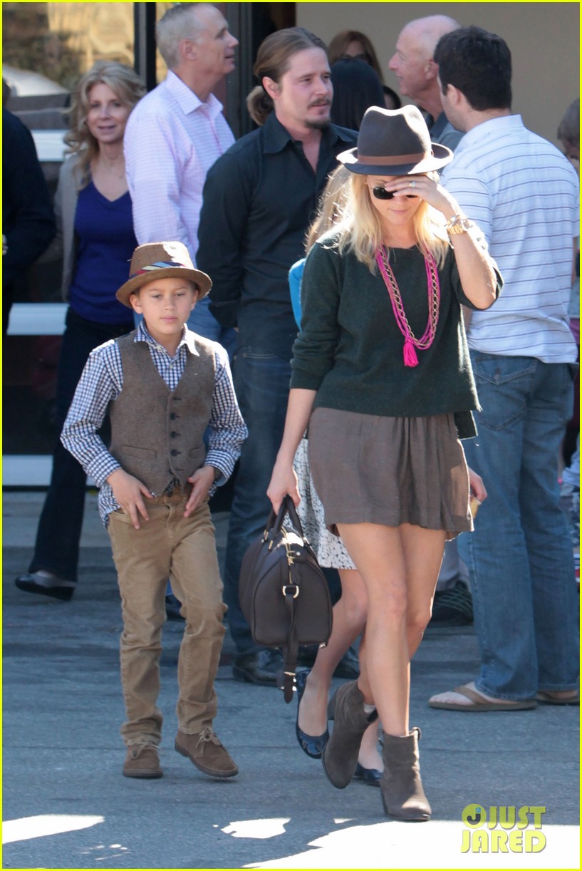 Reese Witherspoon: Sunday Church Services with the Family: Photo ...