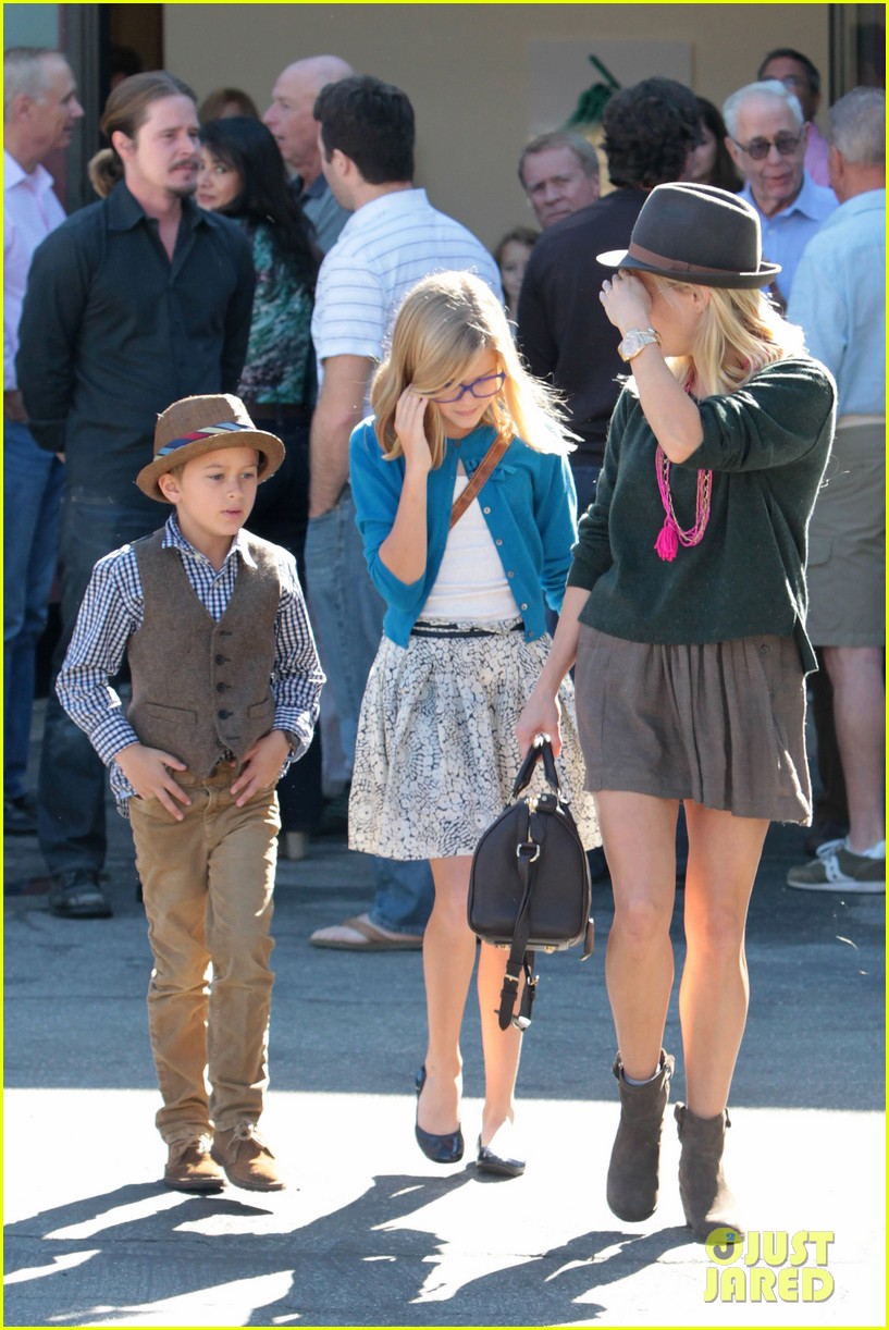 Reese Witherspoon: Sunday Church Services with the Family: Photo ...