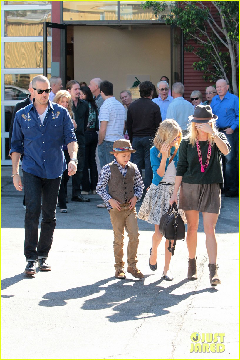 Reese Witherspoon: Sunday Church Services with the Family: Photo ...