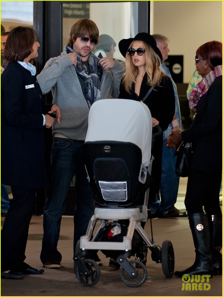 Rachel Zoe: LAX Landing With Baby Skyler!: Photo 2587664 | Celebrity ...