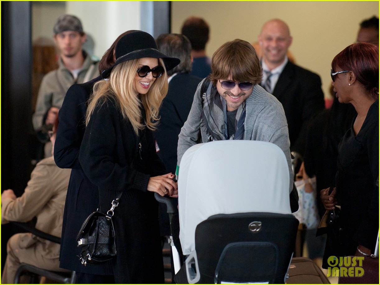 Rachel Zoe: LAX Landing With Baby Skyler!: Photo 2587668 | Celebrity ...