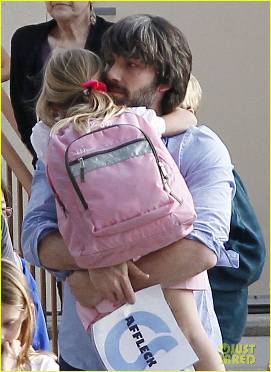Ben Affleck & Violet: After School Hug: Photo 2604745 | Ben Affleck ...