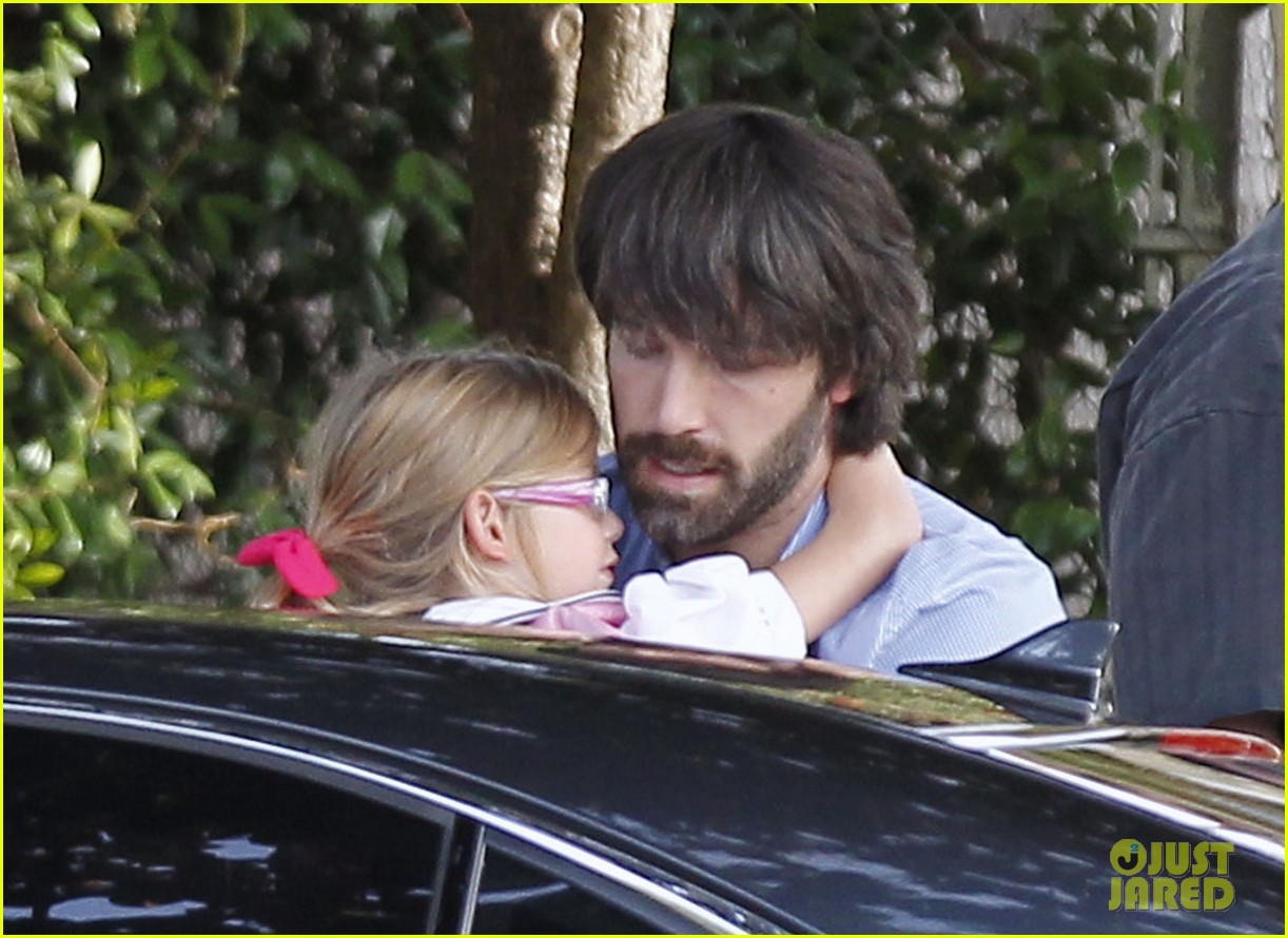 Ben Affleck & Violet: After School Hug: Photo 2604752 | Ben Affleck ...